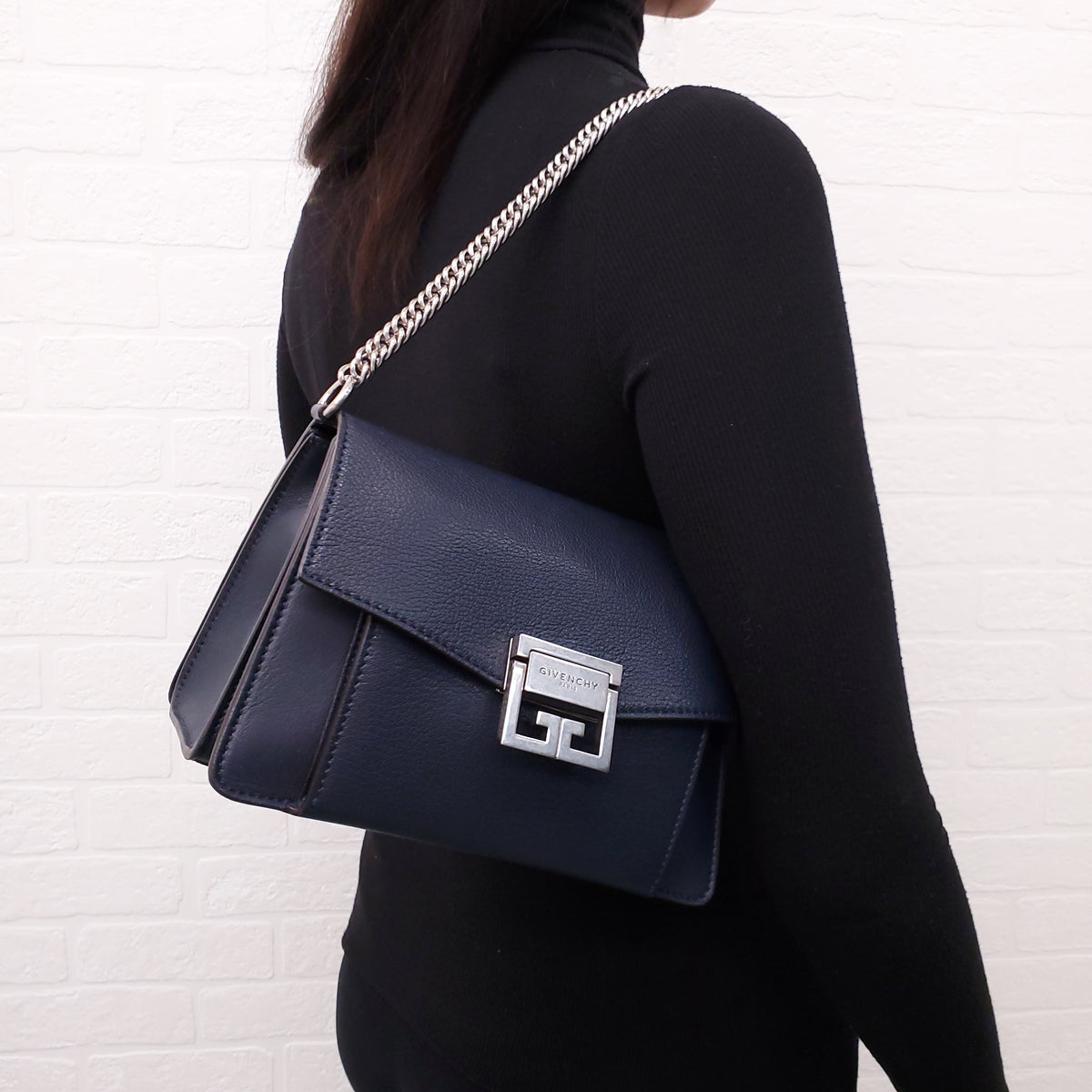 GIVENCHY NAVY GV3 CROSSBODY BAG – Rewind Couture